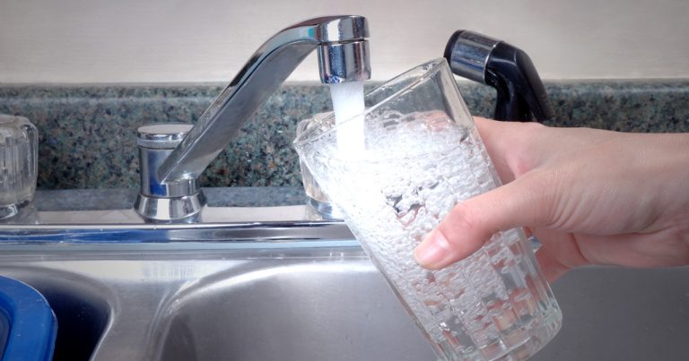 Därför kan det vara farligt att dricka för mycket vatten