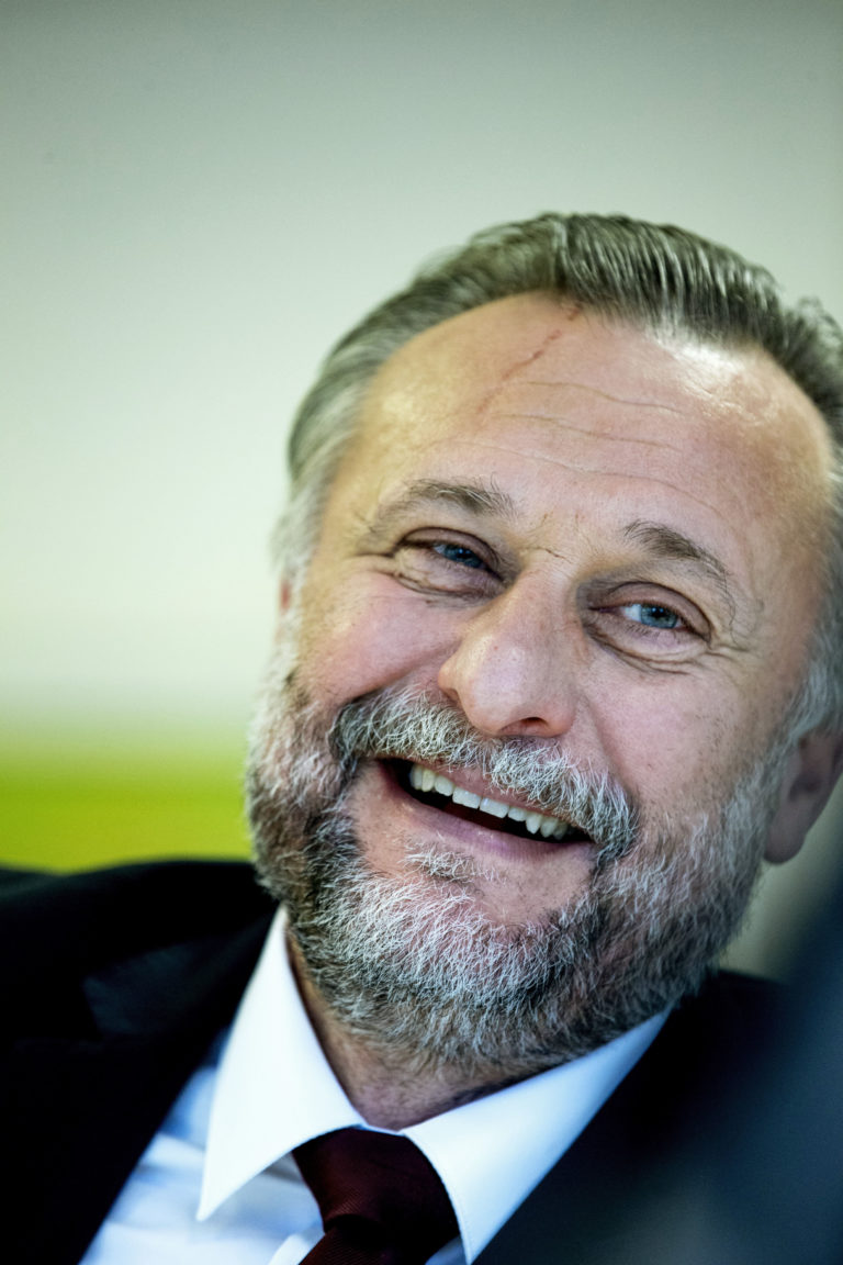 Michael Nyqvists sista insats – gör succé och överöses med kärlek efter premiären