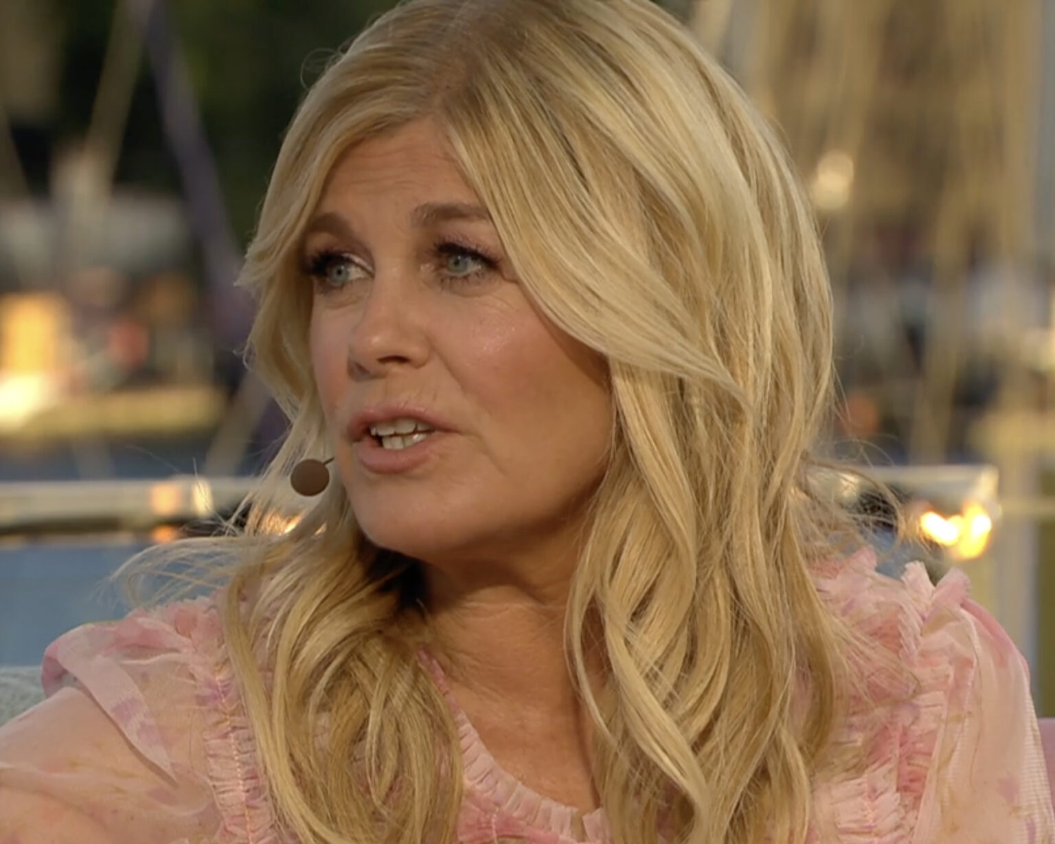 Tittarna rasar mot Tilde de Paula Ebys skämt om Pernilla Wahlgren