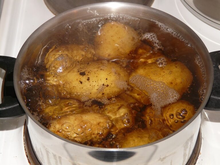 Du har skalat potatis fel i hela ditt liv: Spana in geniala knepet från ...